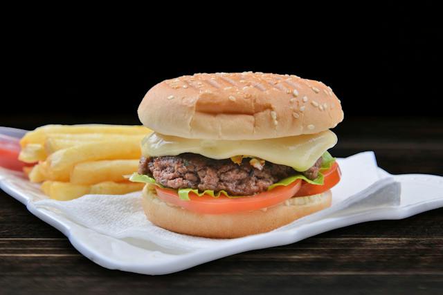 Half Pounder With Cheese – Namasthe indian & pizza palace